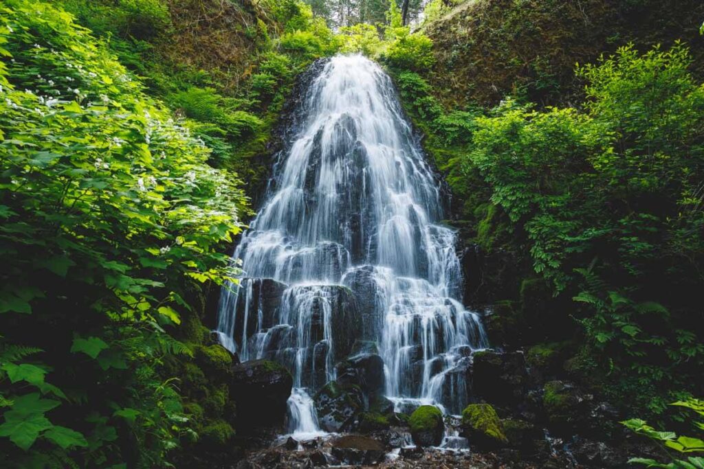 8 STUNNING Waterfalls Near Vancouver, WA