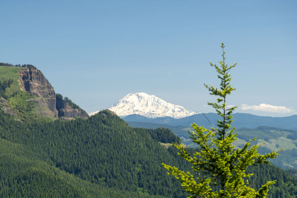 Hike to Hamilton Mountain in Washington